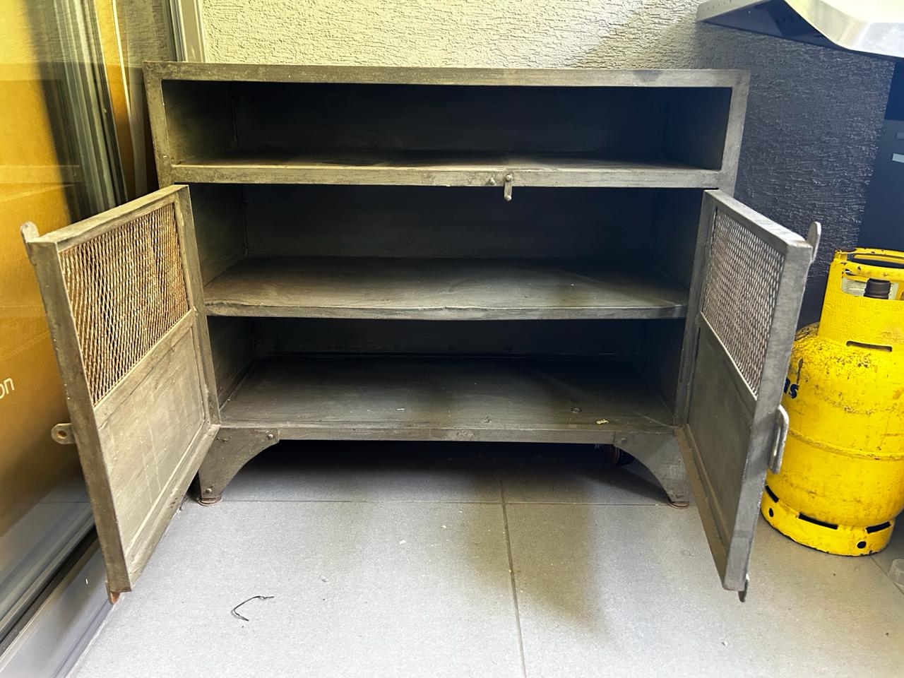 Buffet metalico con puertas Easy Garage Sales Easy Garage Sales