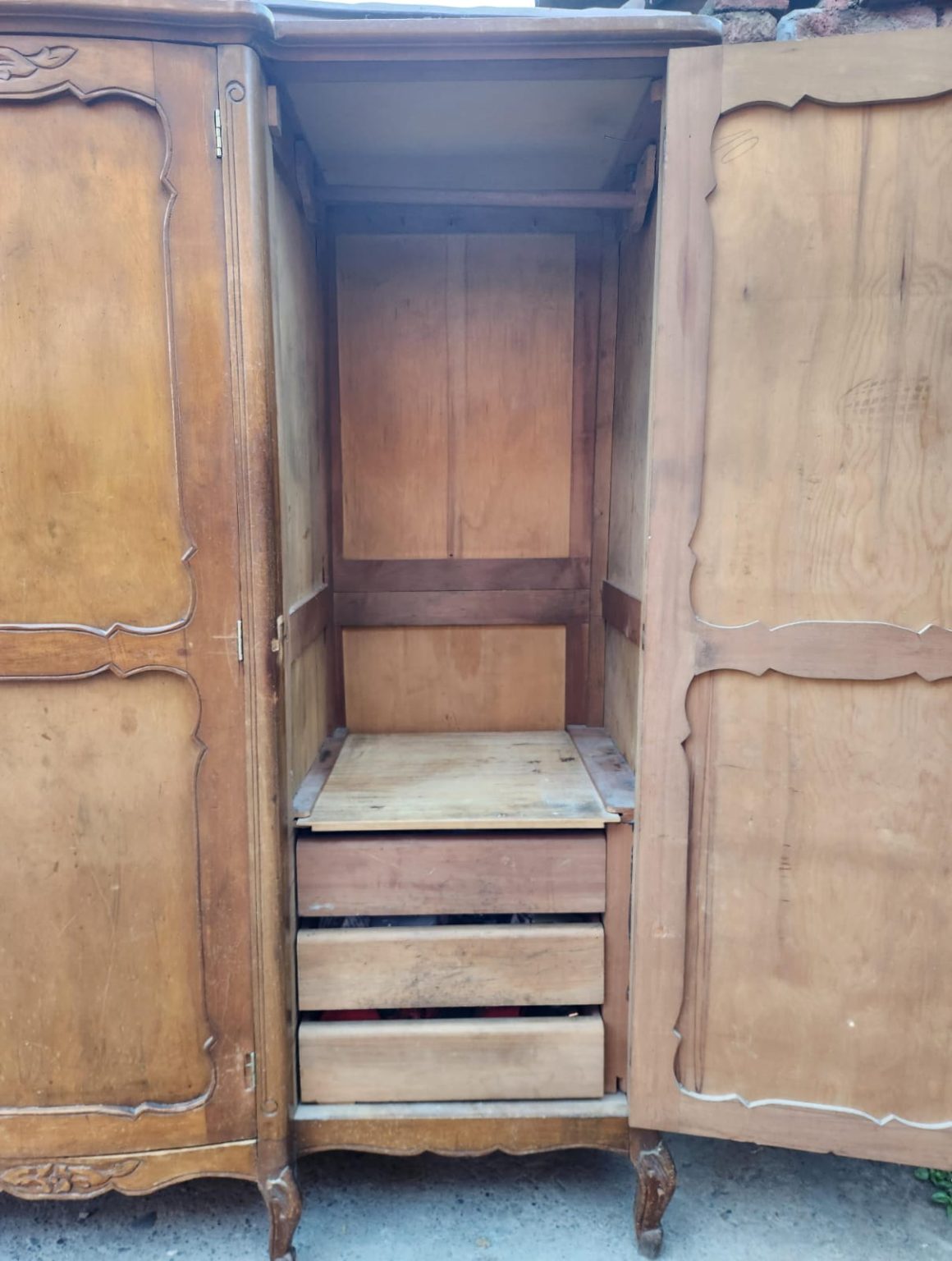 Ropero antiguo 3 cuerpos madera - Vende y compra artículos de segunda mano