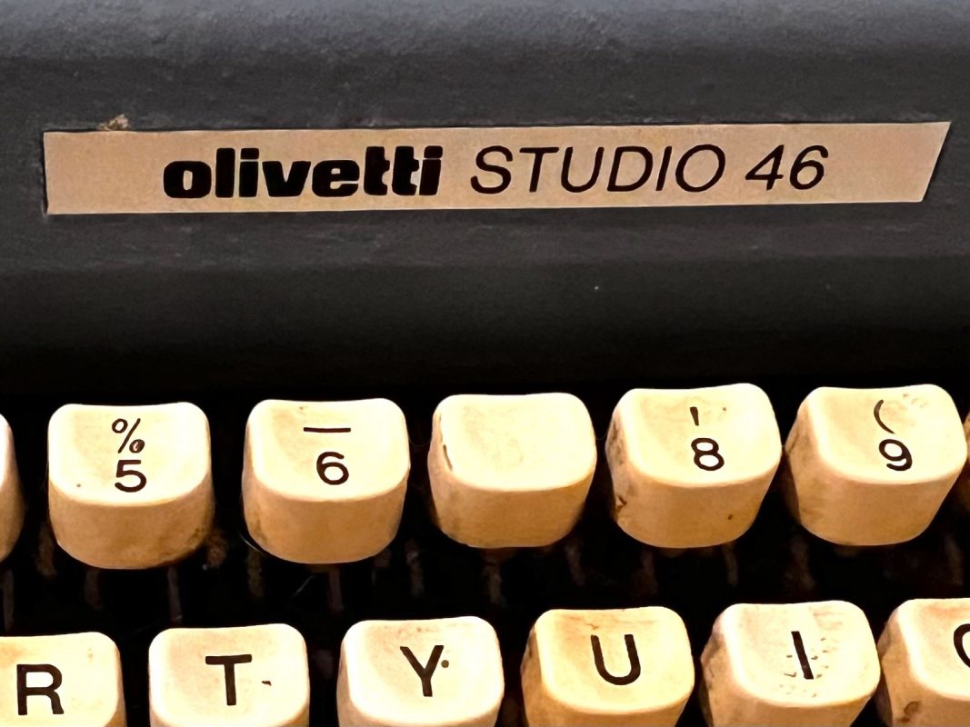 Máquina de escribir Olivetti Easy Garage Sales Easy Garage Sales