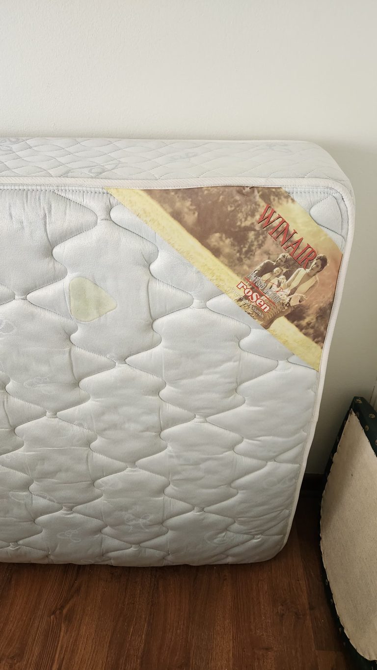 Cama 1.5 plazas con marqueteria y bronce Easy Garage Sales Easy Garage ...