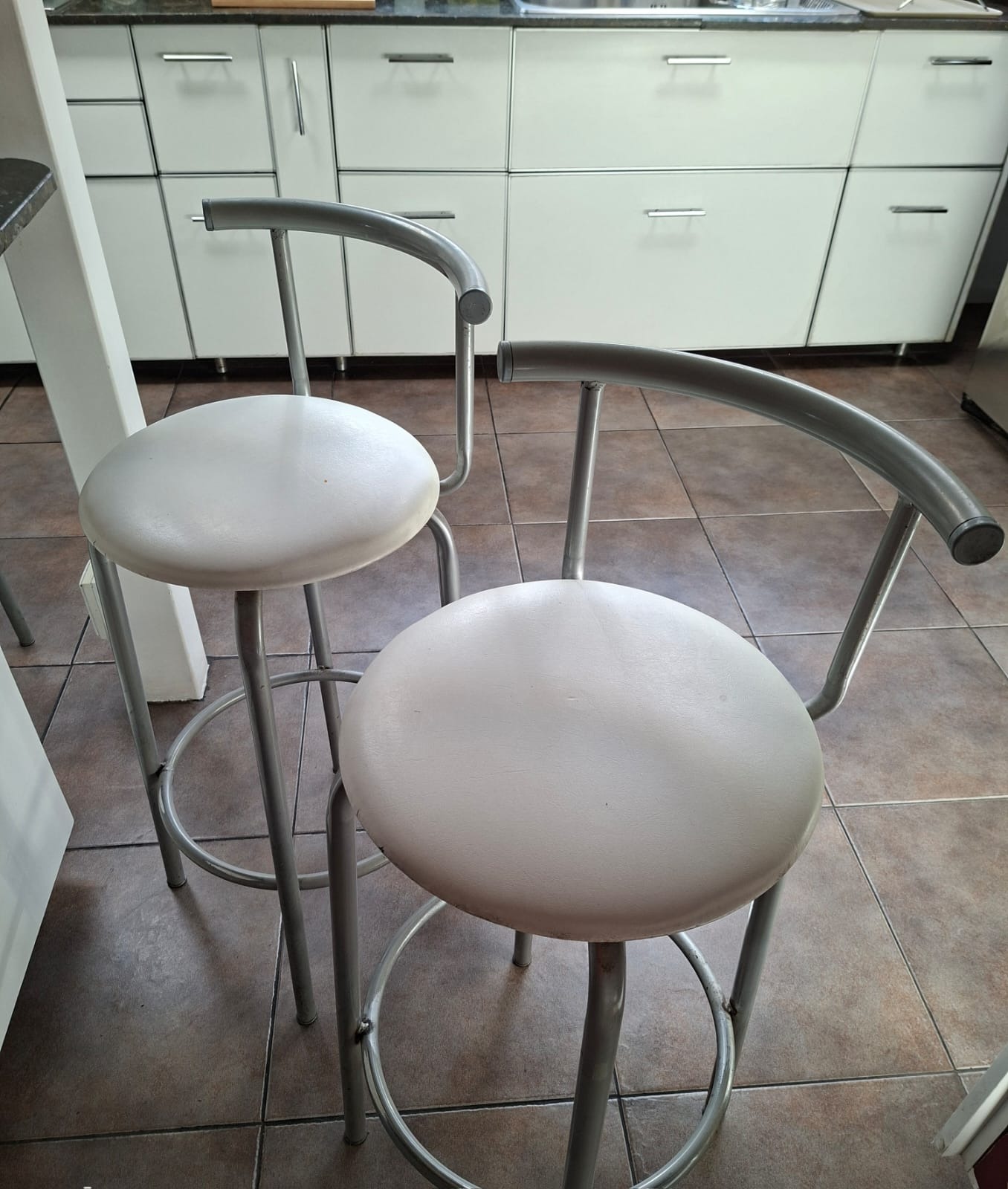 Set 3 pisos bar taburetes blancos Easy Garage Sales Easy Garage Sales