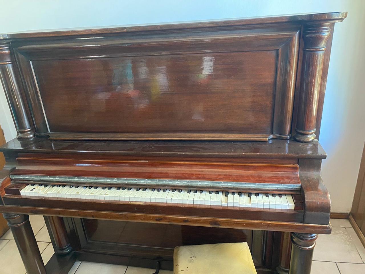 Piano Vertical antiguo de madera Harde Easy Garage Sales Easy Garage Sales