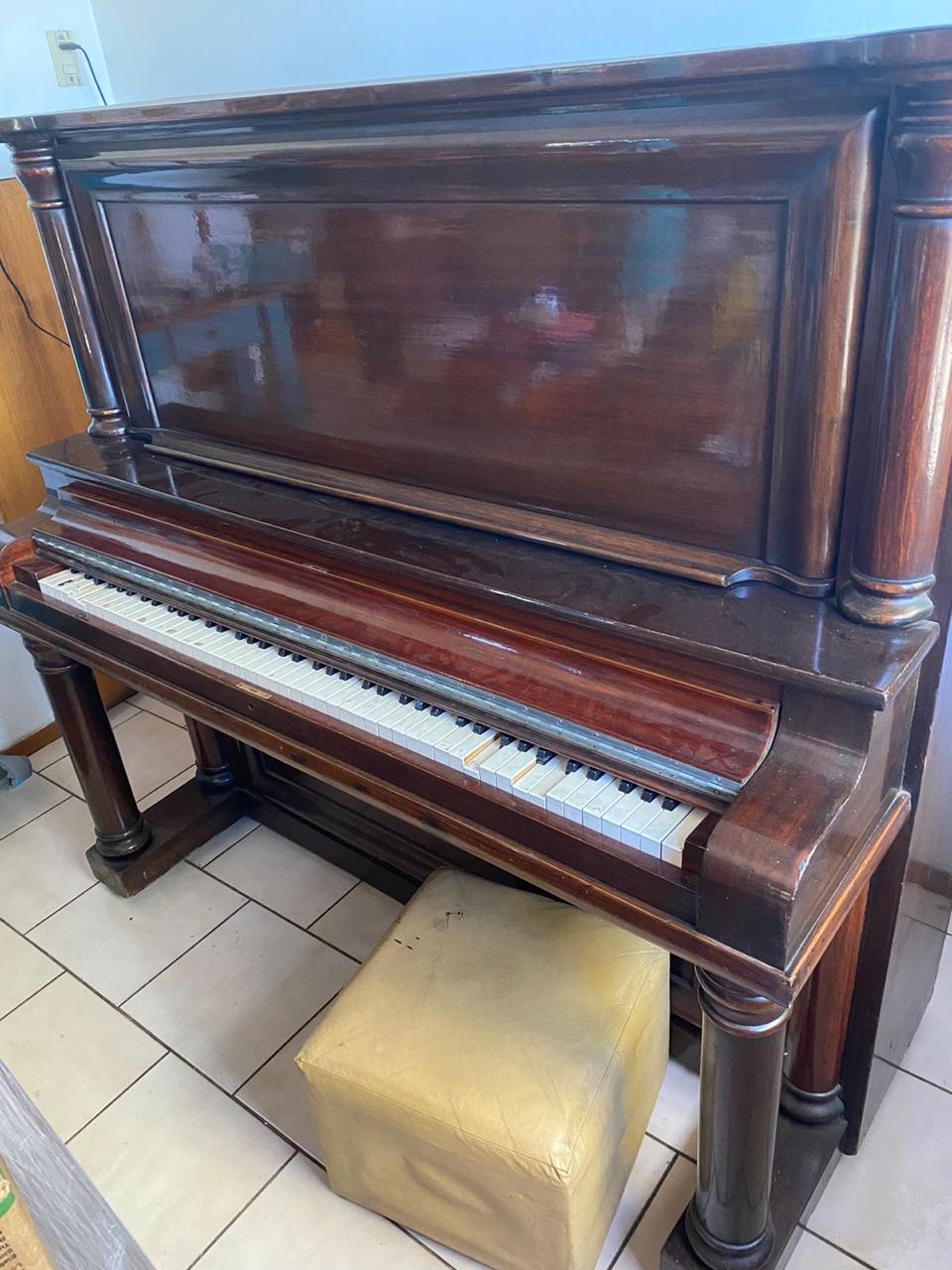 Piano Vertical antiguo de madera Harde Easy Garage Sales Easy Garage Sales