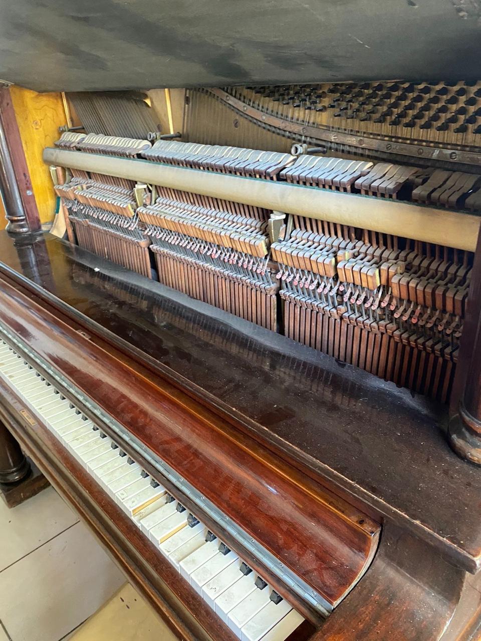 Piano Vertical antiguo de madera Harde Easy Garage Sales Easy Garage Sales